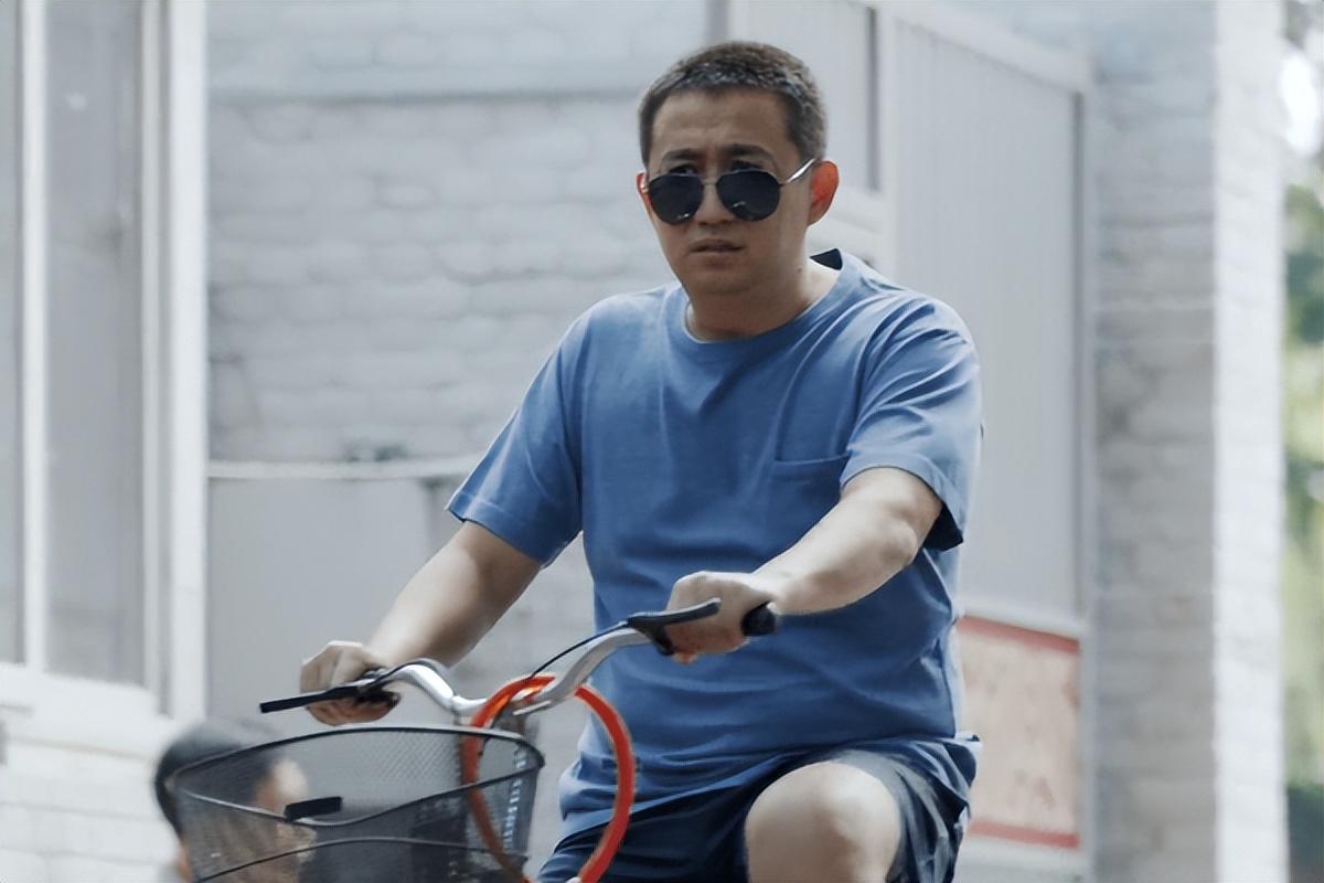 "Mr. Zhang's Summer", two brothers, going through a midlife crisis ...