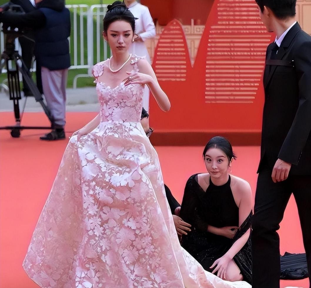 Zhang Songwen, Gao Ye, Zhao Xiaotang, on the red carpet of the Beijing ...