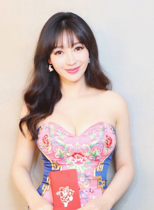 "Young and old take it all, romantic by nature", 54-year-old Xu Qing gets hotter and hotter with ...