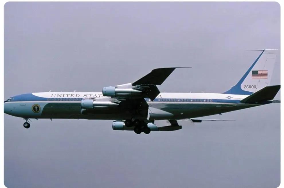 Popular Science: US Air Force One - iNEWS