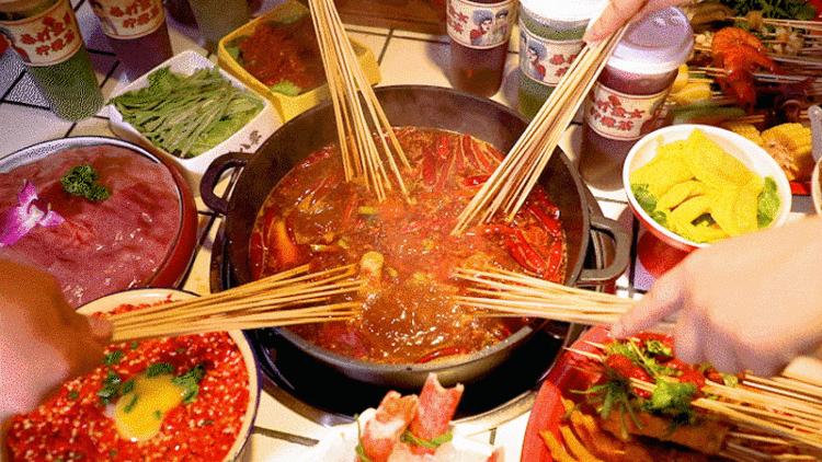 Anger 80 enters Yongchuan Love Plaza | Hotpot + Chuanchuan, a natural pair - iNEWS