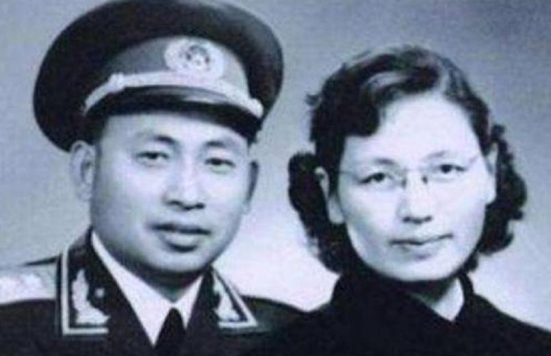 In 1970, Li Tianyou died of illness, and his wife Du Qiyuan pointed at ...