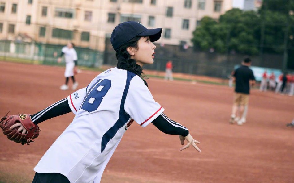 Yang Zi baseball is full of youth - iMedia
