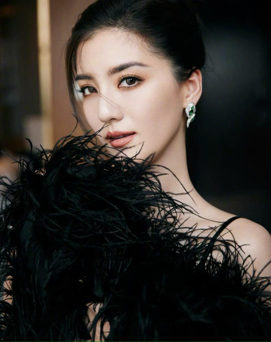 Congratulations!Wu Qianyu and her boyfriend Shi Boxiong officially announced their relationship ...