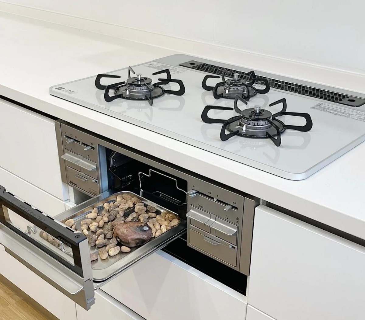 Just based on 3 points, the Japanese stove captured my heart, the area ...