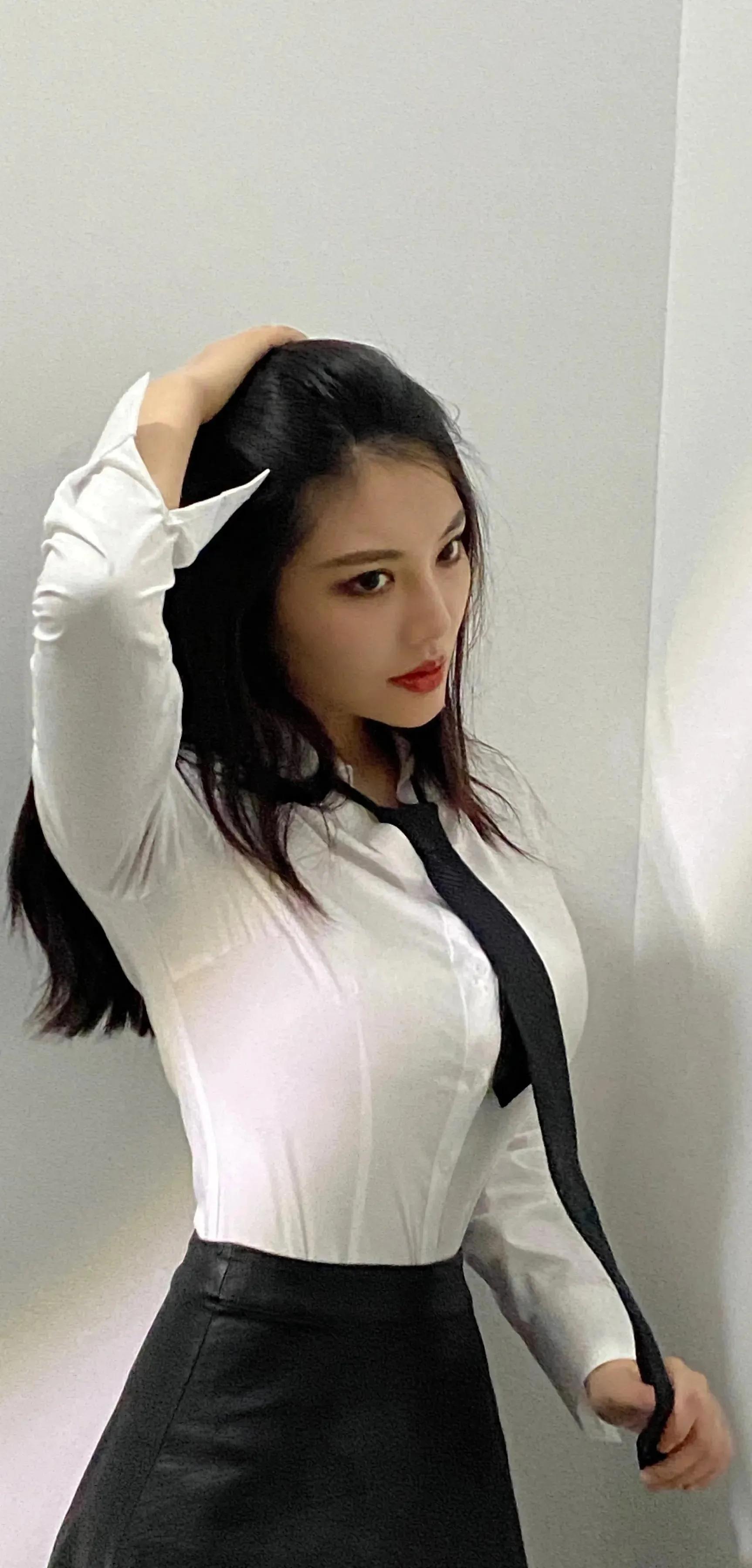 Sexy goddess Xu Dongdong - iNEWS