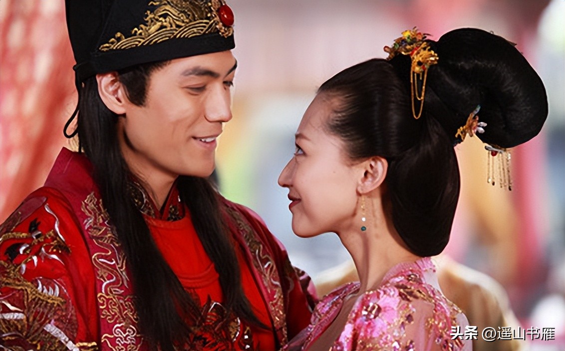 A bottle of poisonous wine is buried with the dead - the last touch of ...