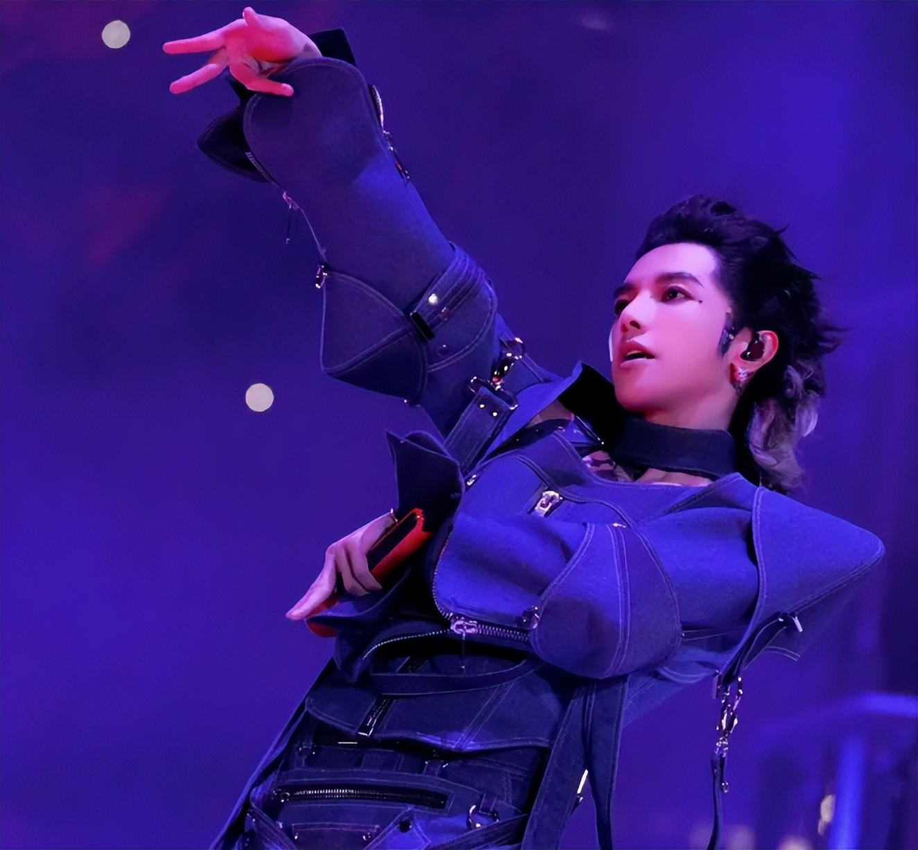 Hua Chenyu played PUA at the concert and won the hearts of fans by ...