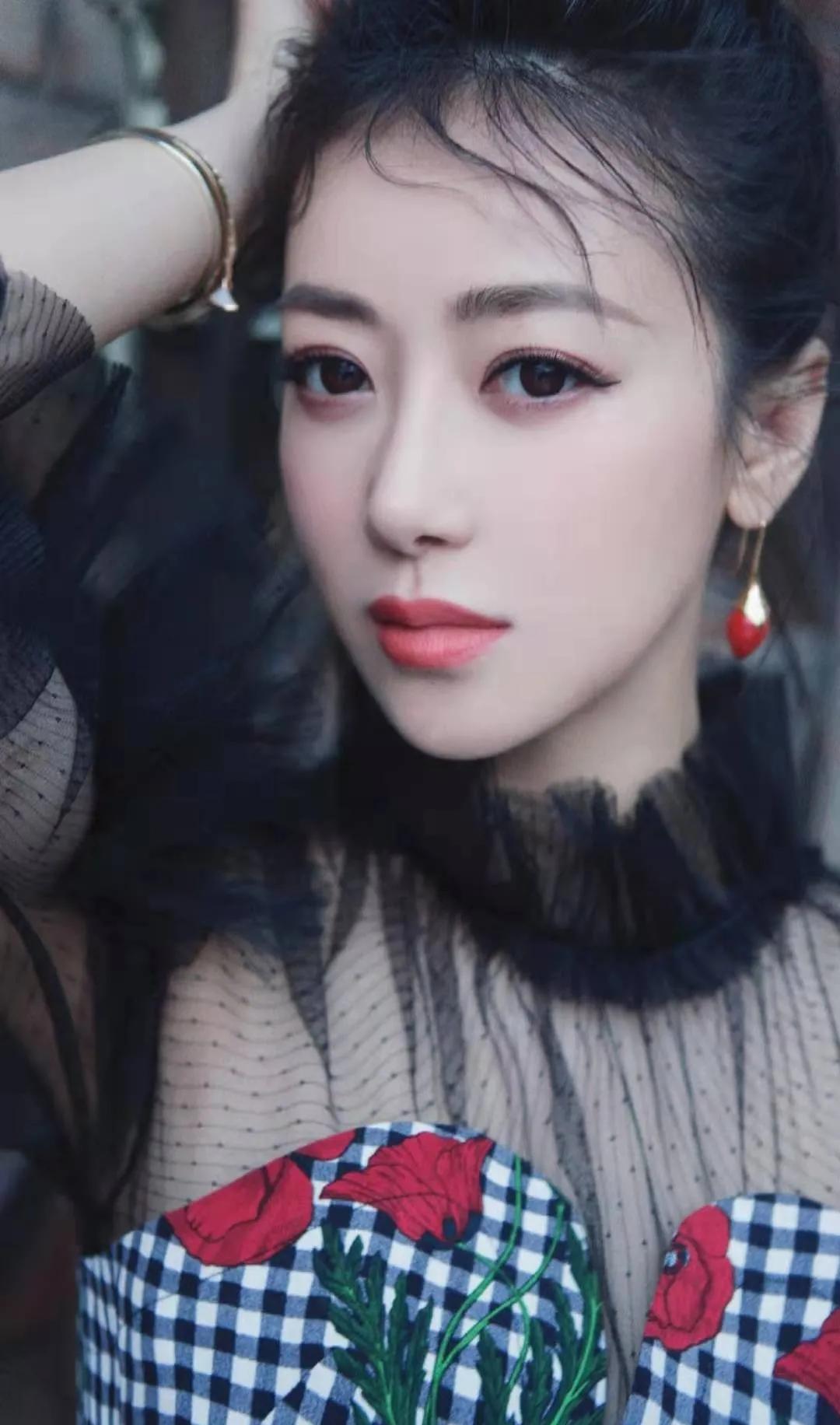 Chen Zihan: Unique temperament, elegant and generous, gentle and ...