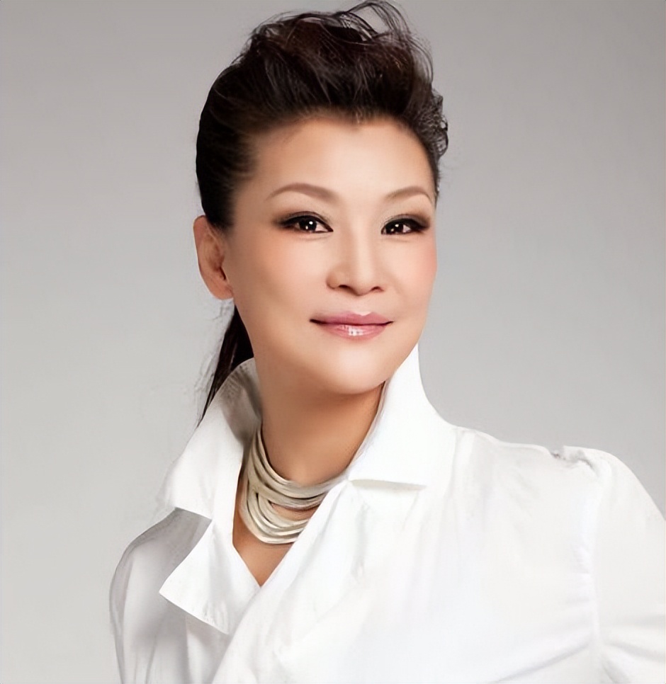 The smash hit Fan Linlin: She lost her parents one after another in two ...