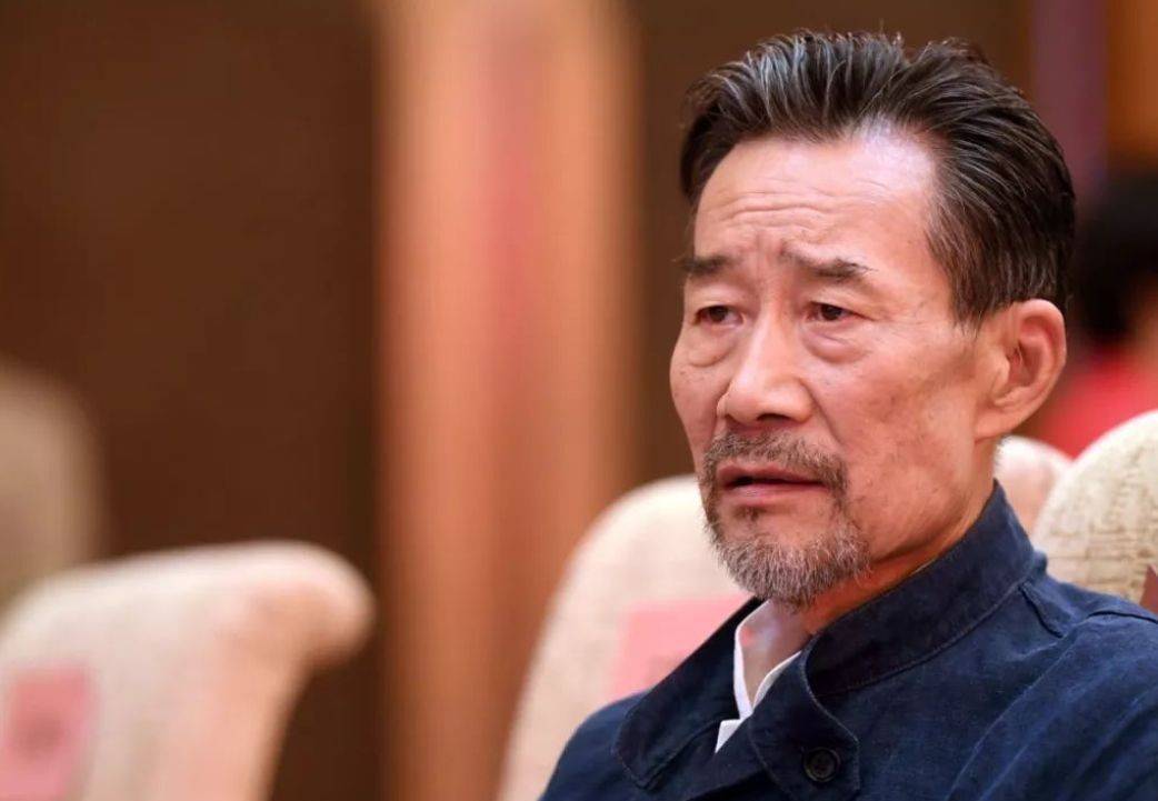 Li Xuejian: the "male god" who interprets classic roles - iNEWS