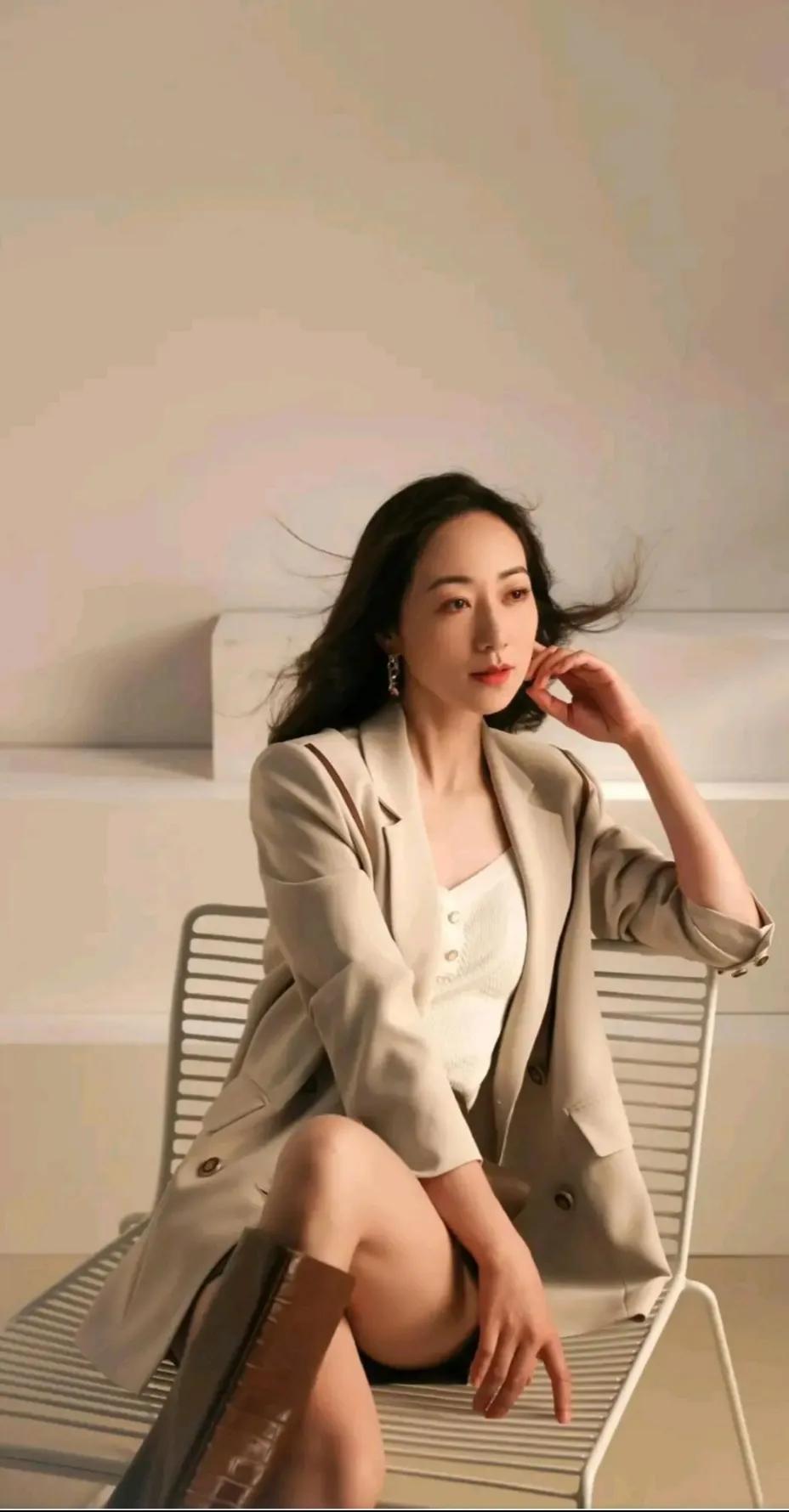 Temperament goddess Han Xue - iNEWS