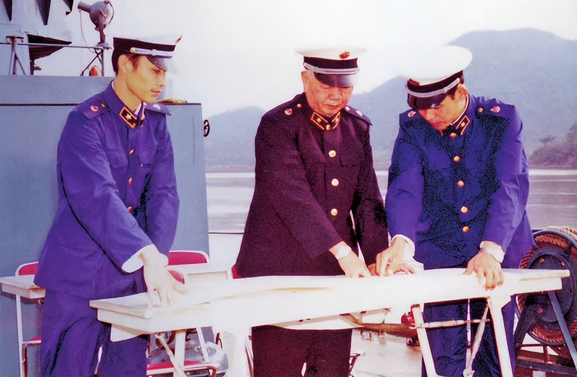 When the Gulf War broke out in 1991, Jiang Zemin: Call Admiral Liu Huaqing, the navy cannot do ...