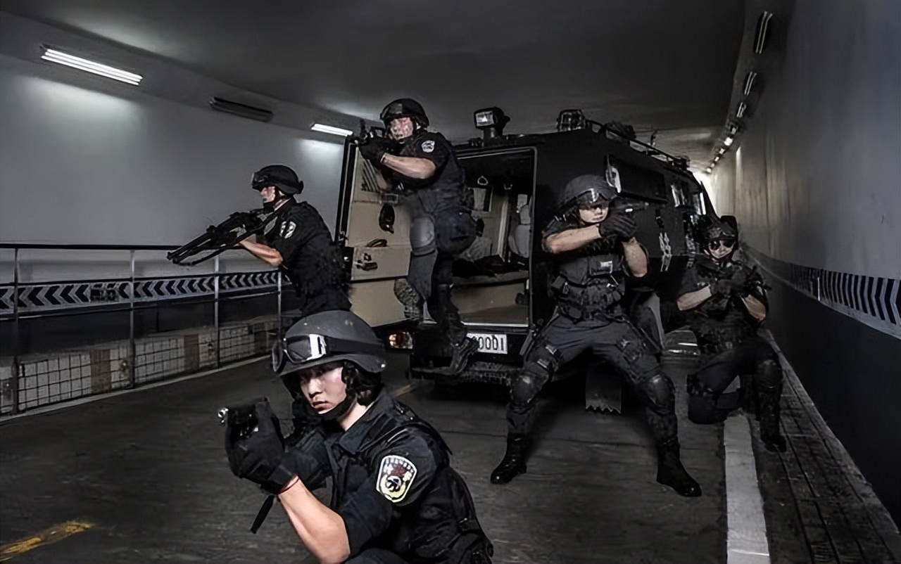 When military rank meets police rank, who should listen to whom, and ...