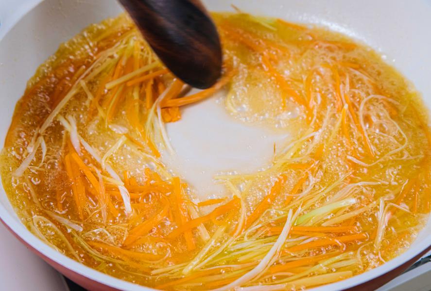 The new method of pot-wrapped meat is crispy on the outside and tender ...