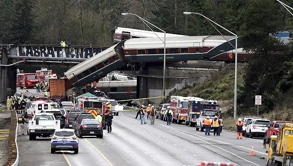 California train derailment: Passengers survive crisis safely - iNEWS