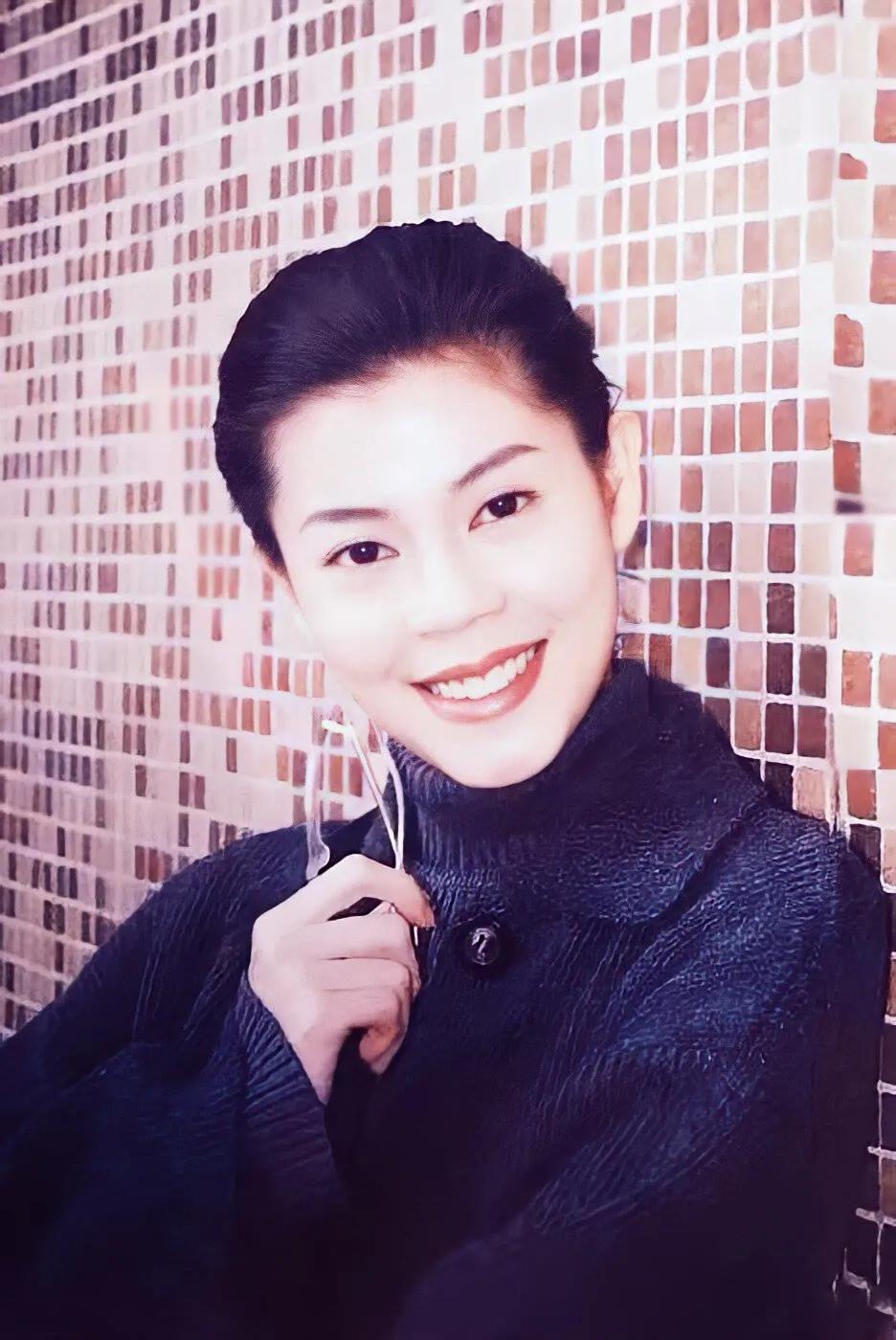 Hong Kong actor Leung Pei-ling nostalgic photos 1 - iNEWS