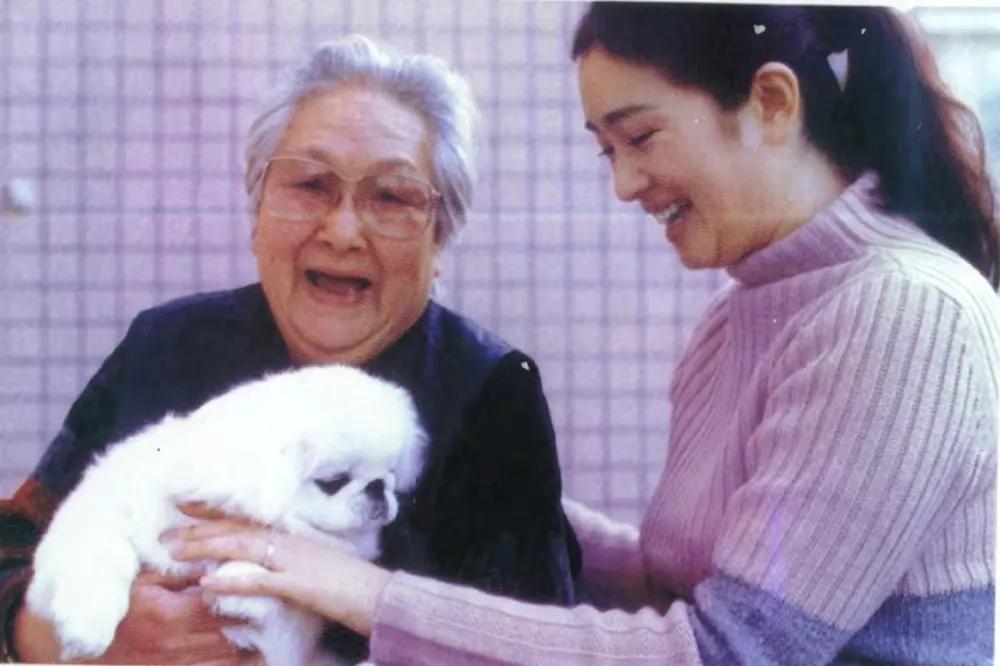 Gong Li's mother: The son and daughter-in-law are the most caring, and ...