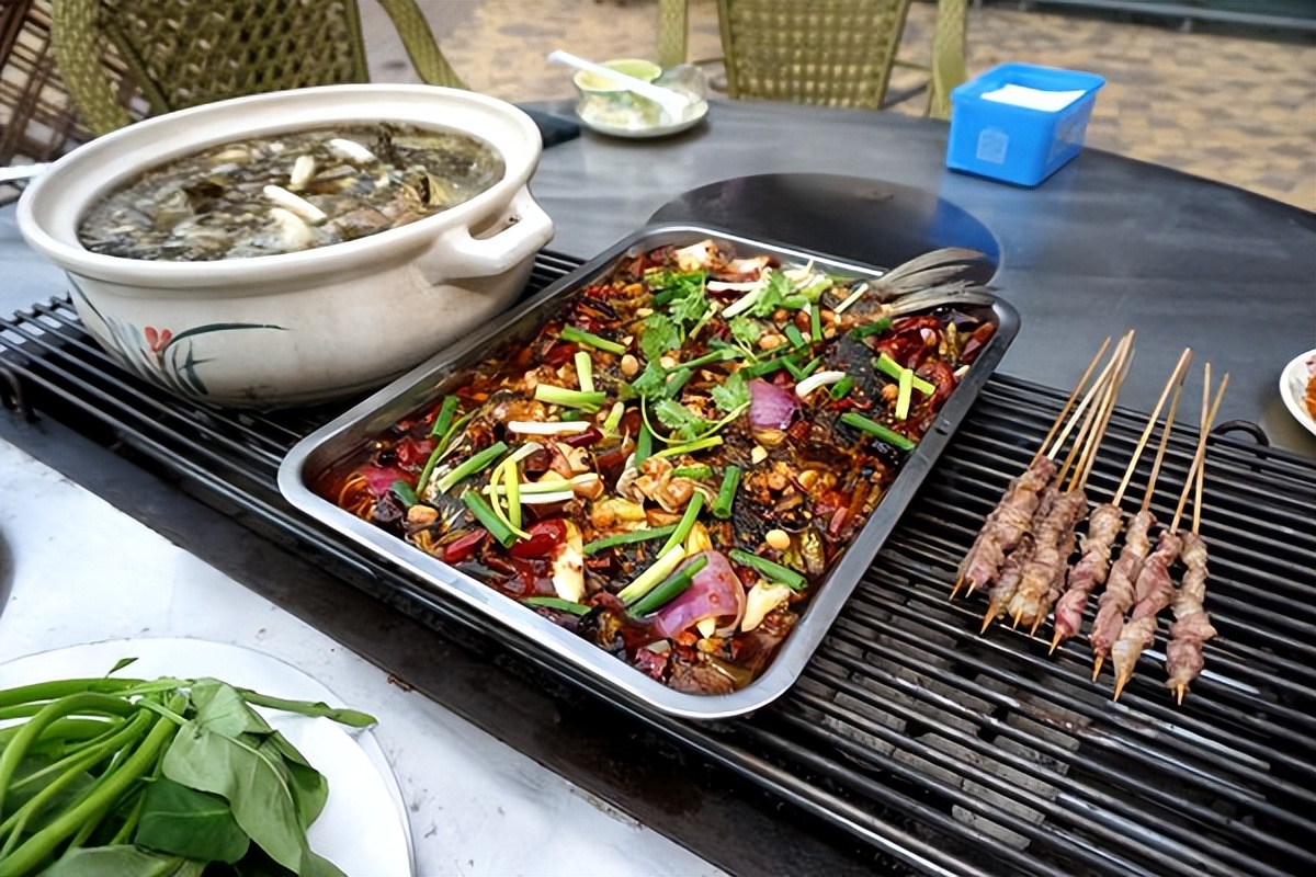 Northern Xinjiang roasted whole sheep in summer and enlarged grilled ...