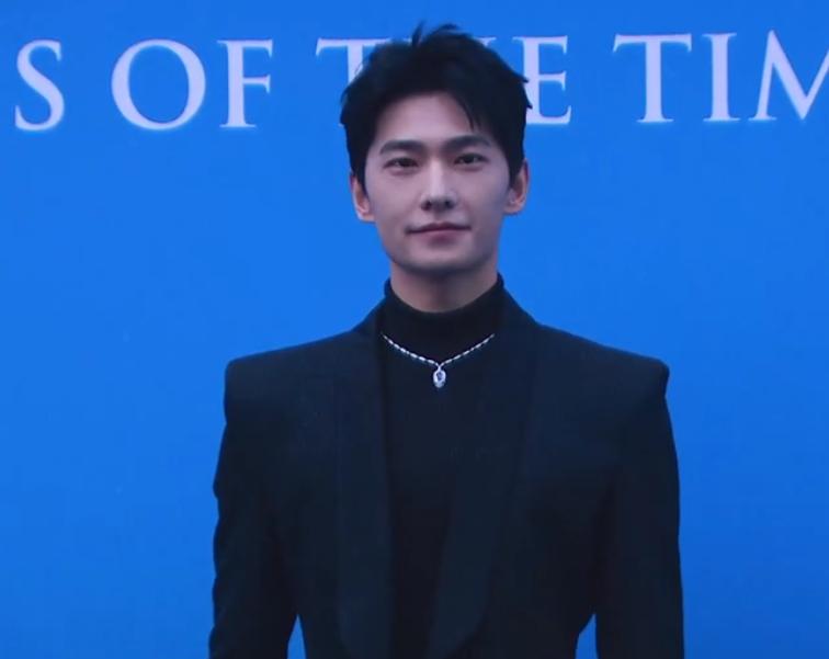 It's the red carpet again! Yang Zifeng is messy, Yin Tao's breasts are ...