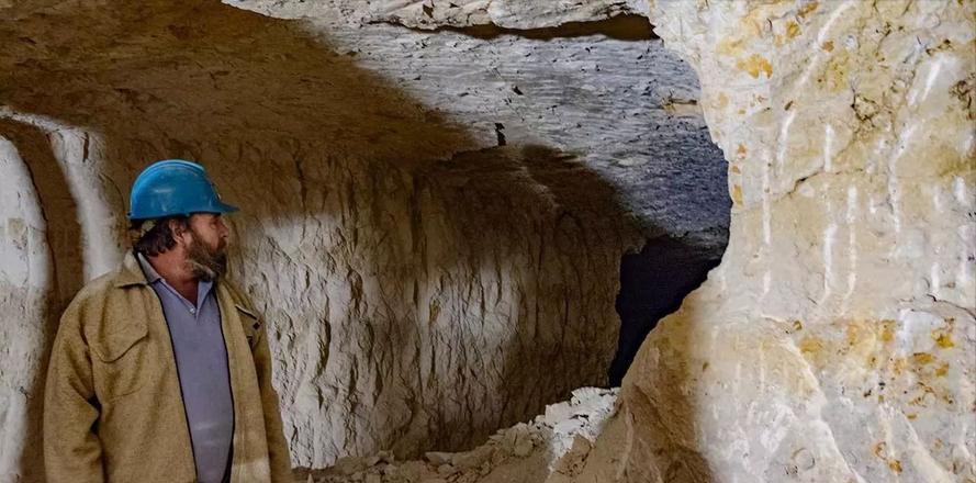 What is 10,000 meters underground? Deep below the surface, what have ...