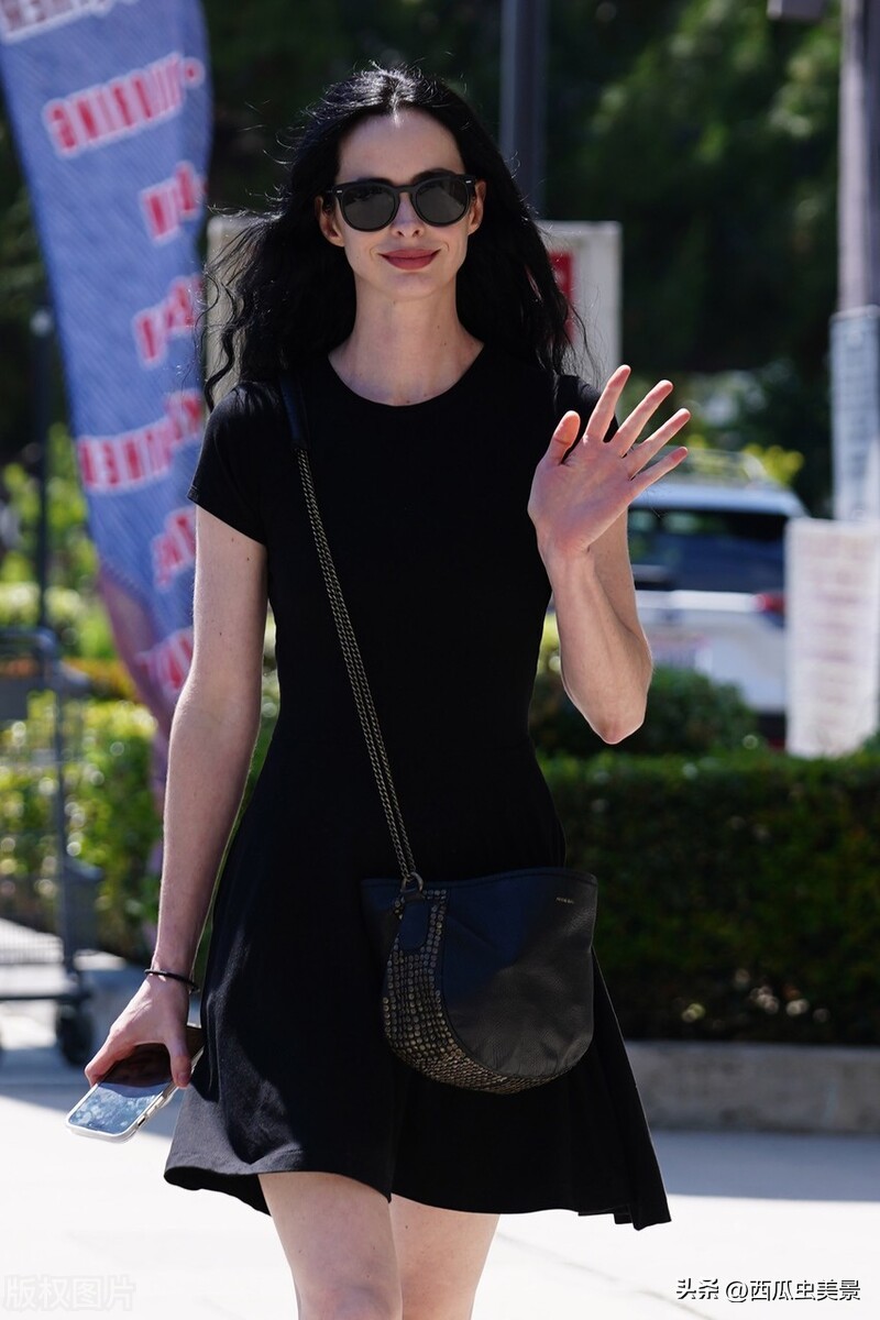 Christen Ritter appeared on the streets of Los Angeles, the black dress ...