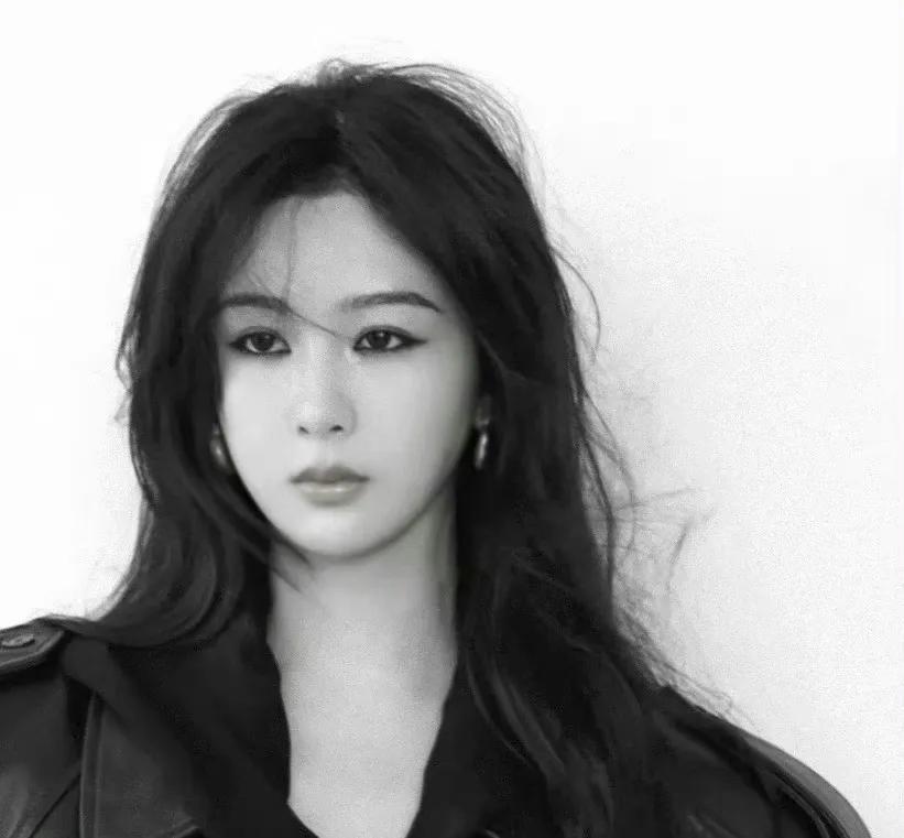 Yang Zi tried a new style again, and intuitively felt the beauty crit ...