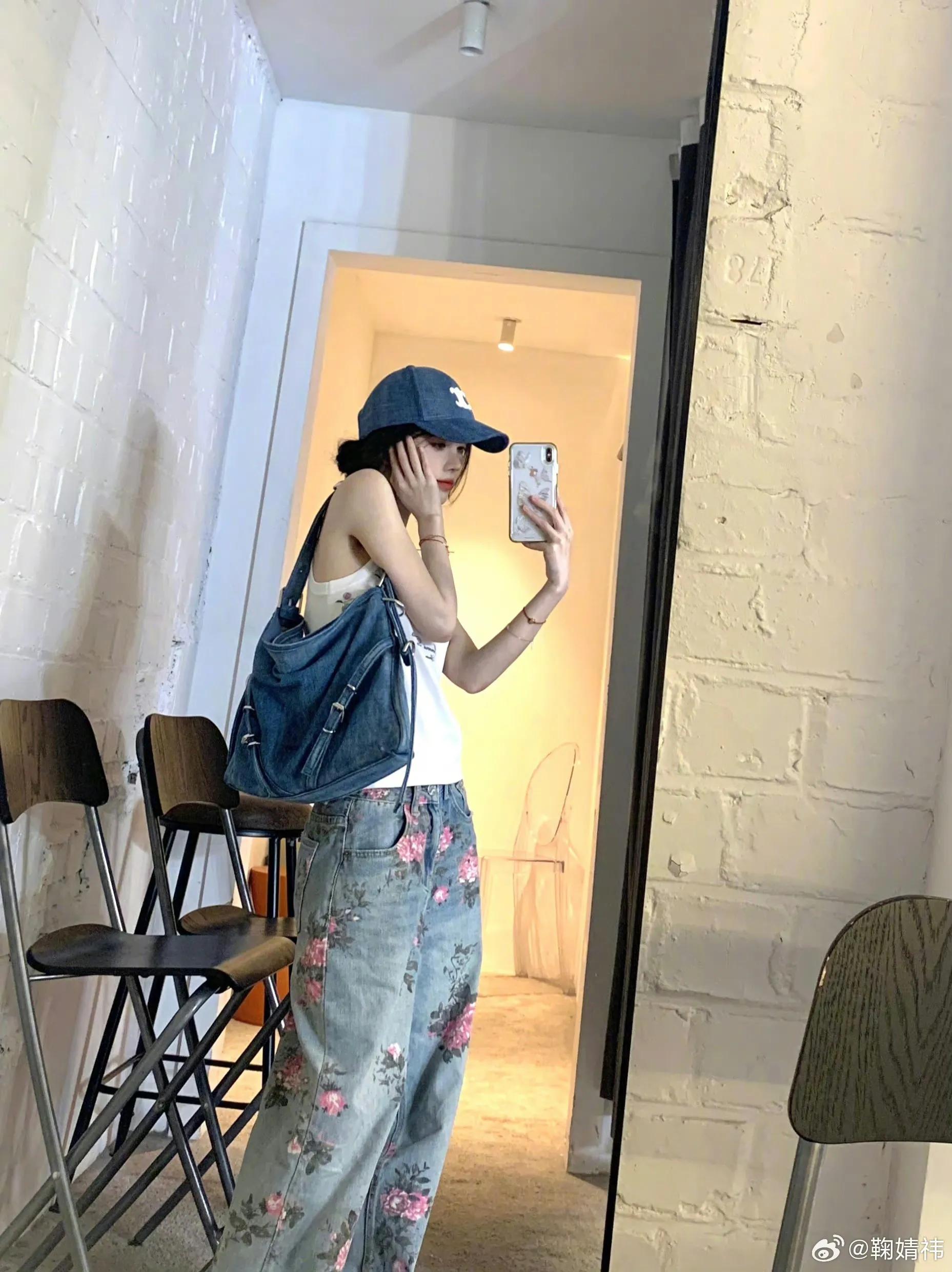 Ju Jingyi's selfie is here again. Let's learn from this little Ju to ...