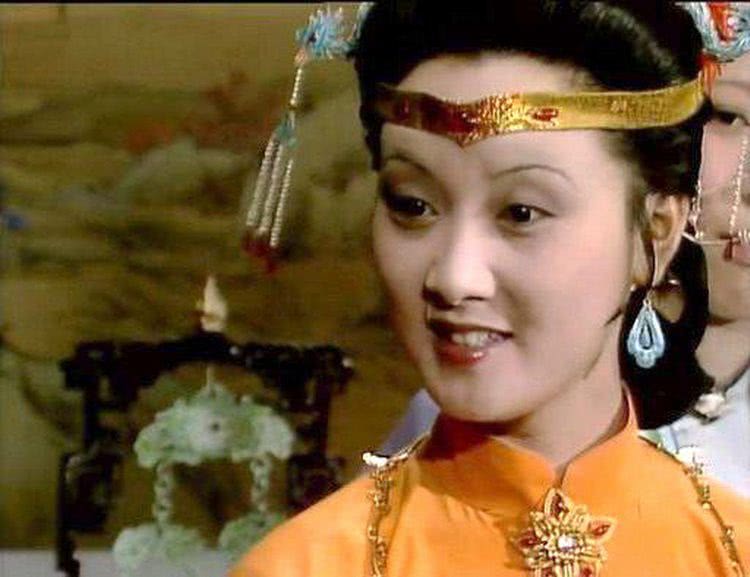 There are three reasons for the close relationship between Wang Xifeng ...