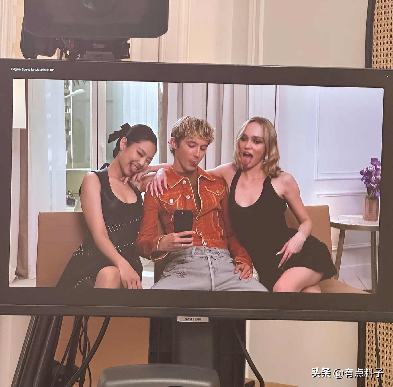 Poke Master shared a photo with Jennie - iMedia