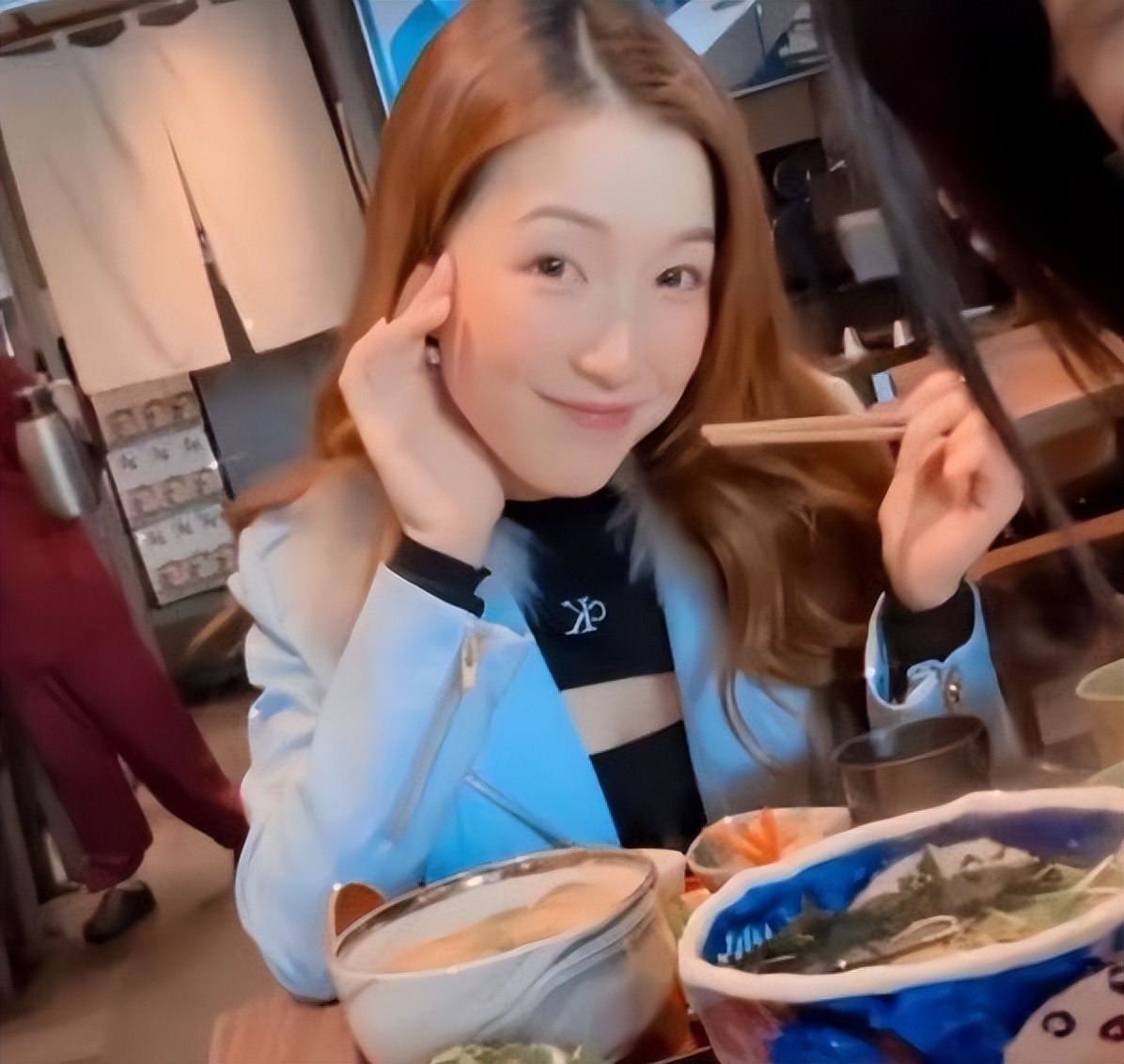 Guo Jiawen and Li Zekai's suspected new news: the woman posted photos of flowers holding hands ...