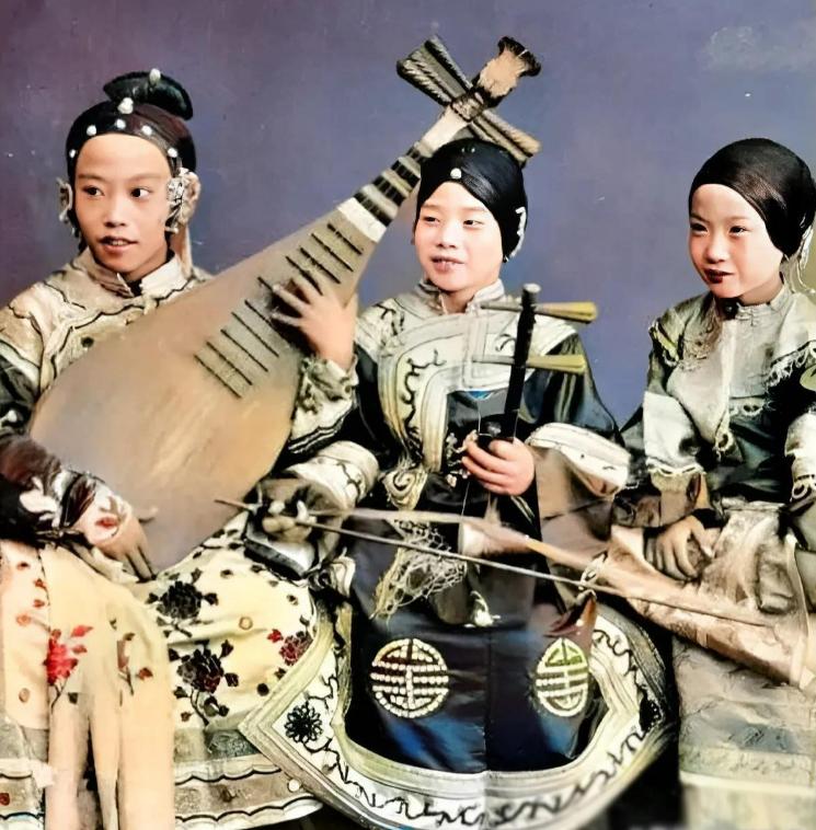 Precious old photos of the three famous prostitutes in the late Qing ...