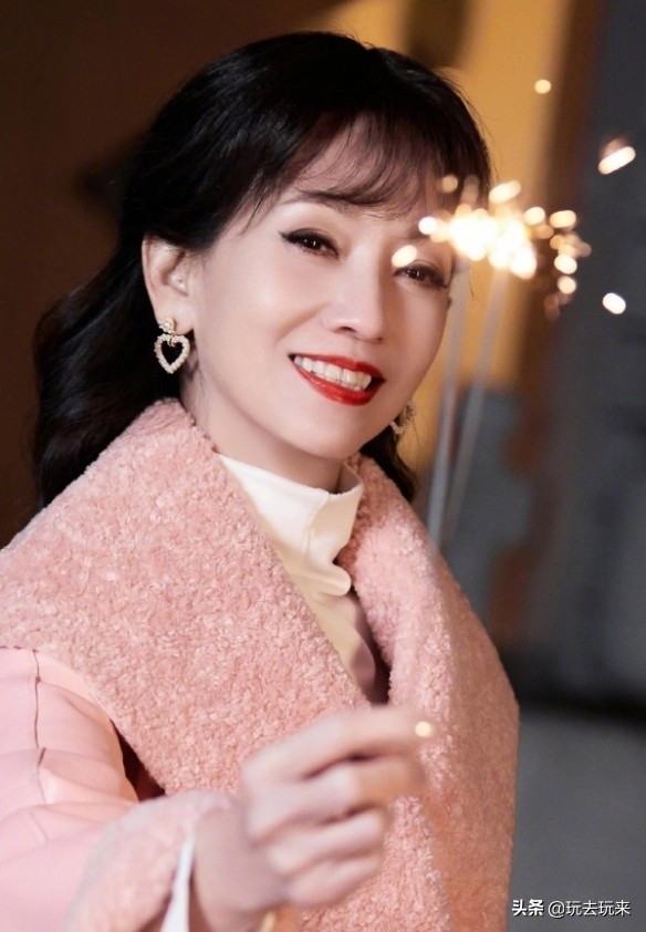 Zhao Yazhi posted the latest "Wish" photo, still charming at the age of ...