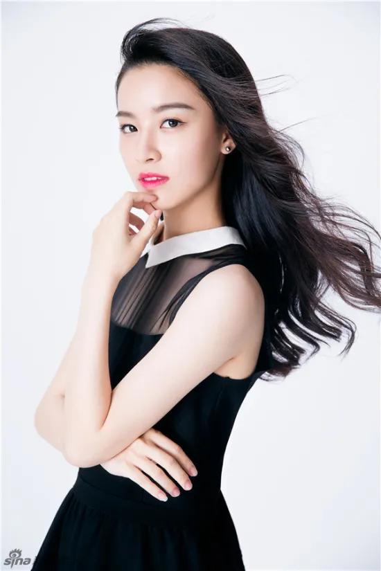 Liang Jingxian's beautiful pictures - iNEWS