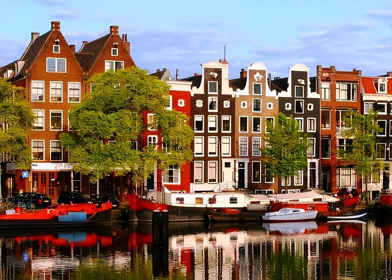 How open is the Netherlands? Are open-air bathing and other practices ...