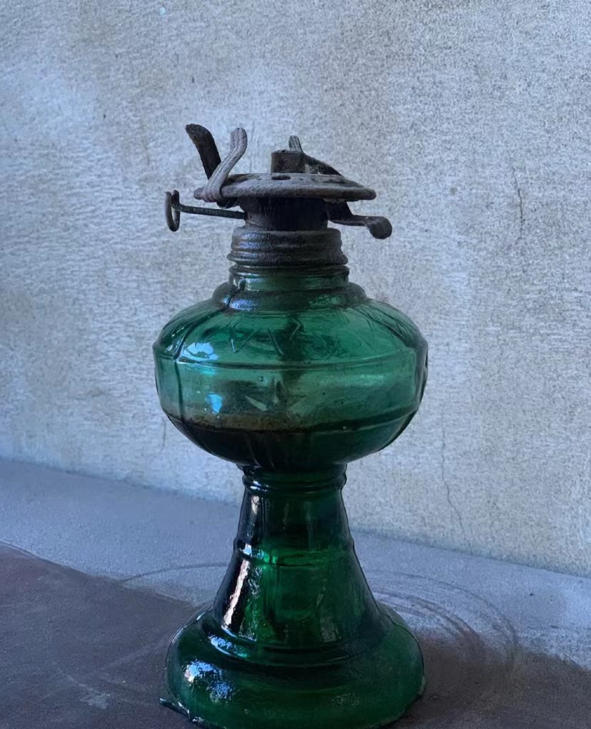 The retro old objects that were outdated in the 1980s are now loved by ...