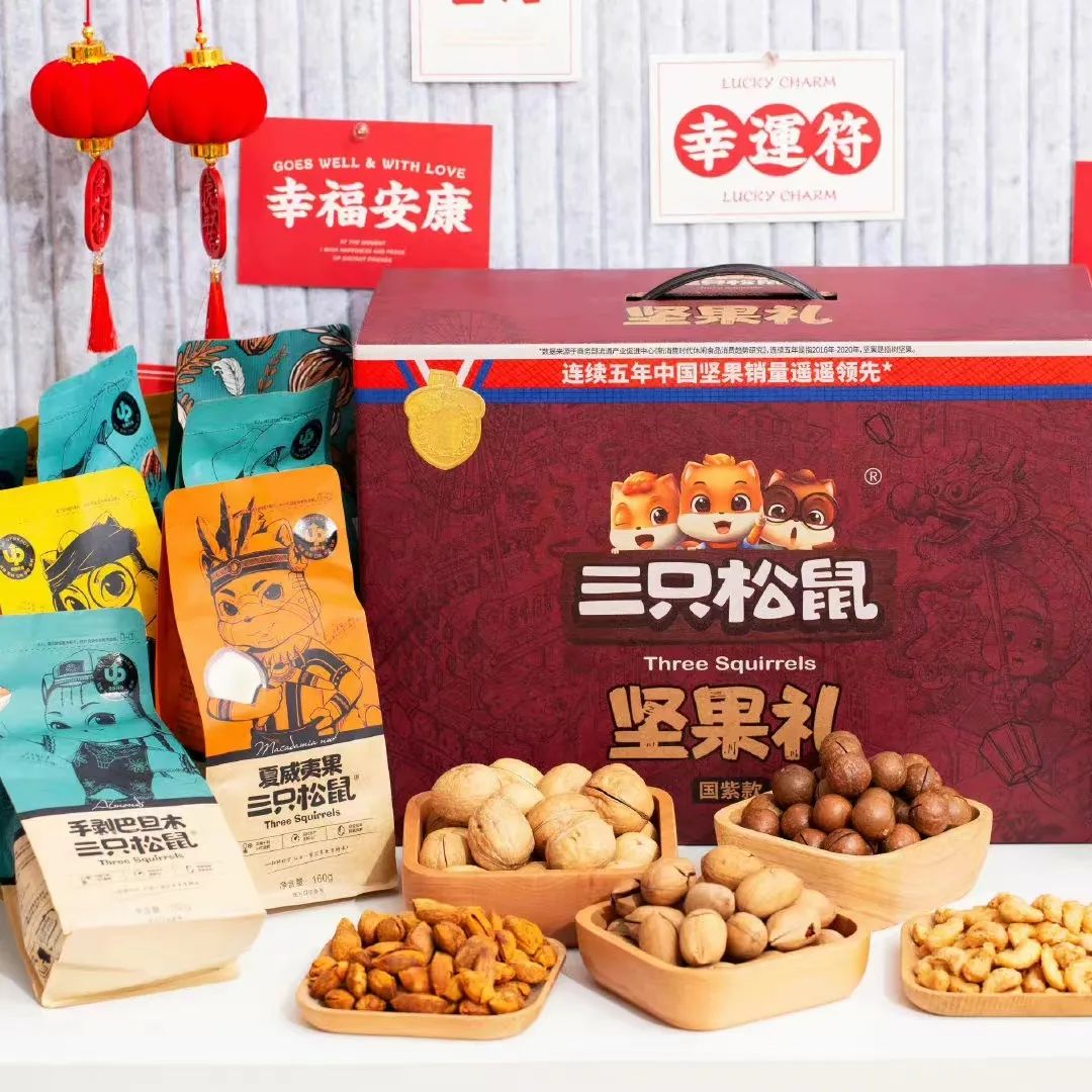 Three squirrels, out of line - iNEWS