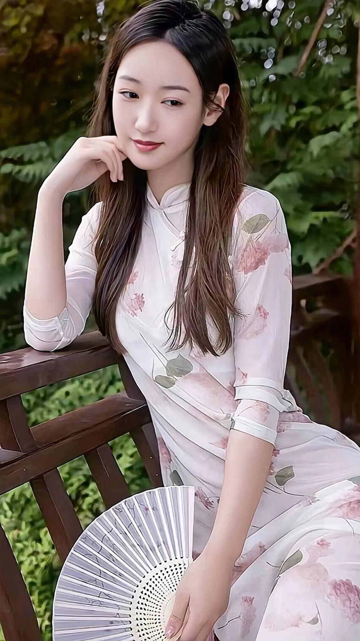 The glamorous Tang Anqi - iMedia