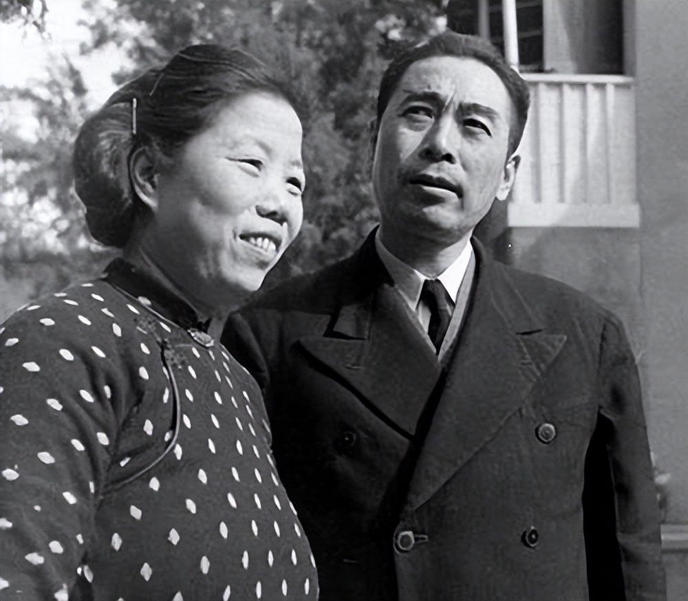 Zhou Enlai and Deng Yingchao: both close lovers and strict comrades - iNEWS