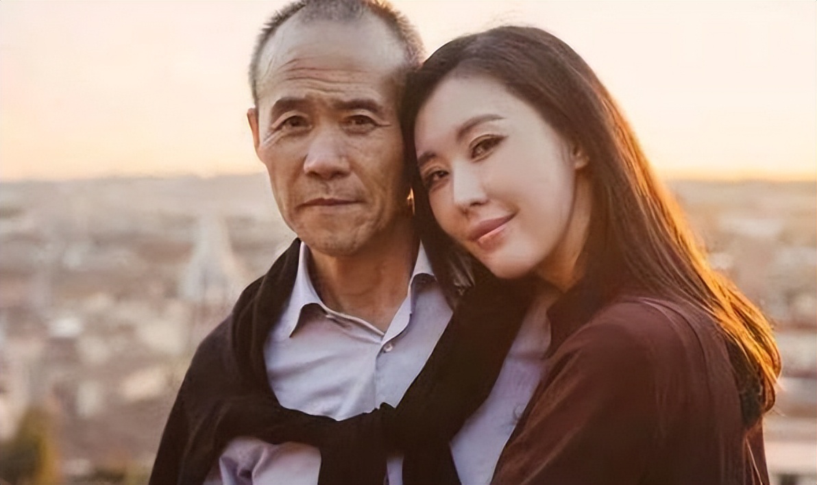 71-year-old Wang Shi loves his wife Tian Pujun to show off her figure ...