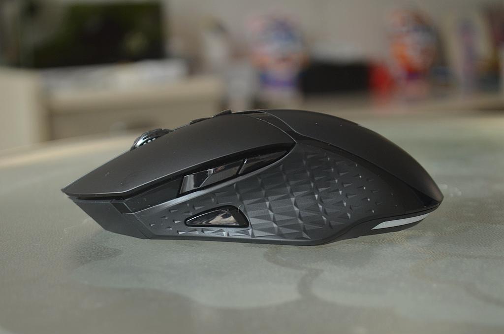 Excellent grip, supports both wired and wireless connections, Rapoo ...