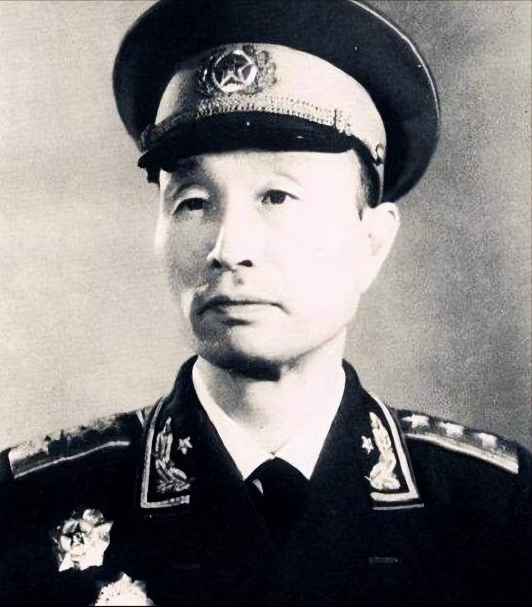 At the Lushan meeting, Zhang Aiping shed tears for Mr. Peng. In ...