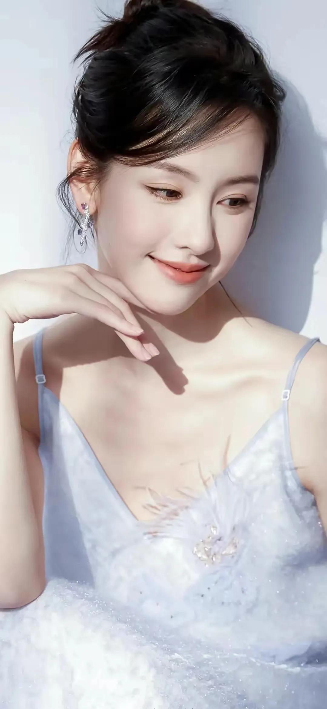 [Chen Duling Wallpaper] Dressed in white, with brocade in his heart ...