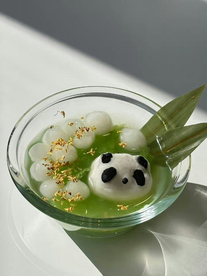 Cheng Xiao's Panda Ice Powder is a hot seller, and it's both good ...