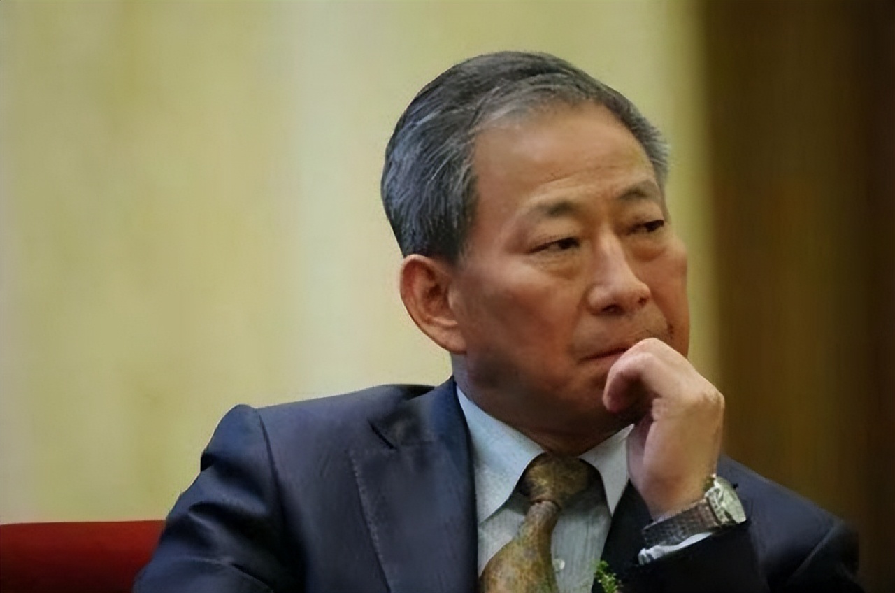 Chinese madman Yan Jiehe: married a student, razed 700 mountains in 180 days, and his son took ...