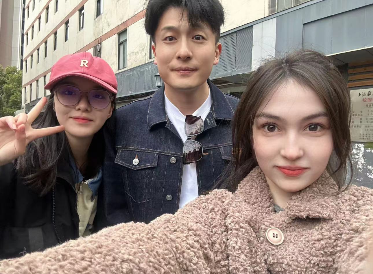 Lei Jiayin participated in the Shanghai Opera Alumni Association, the ...