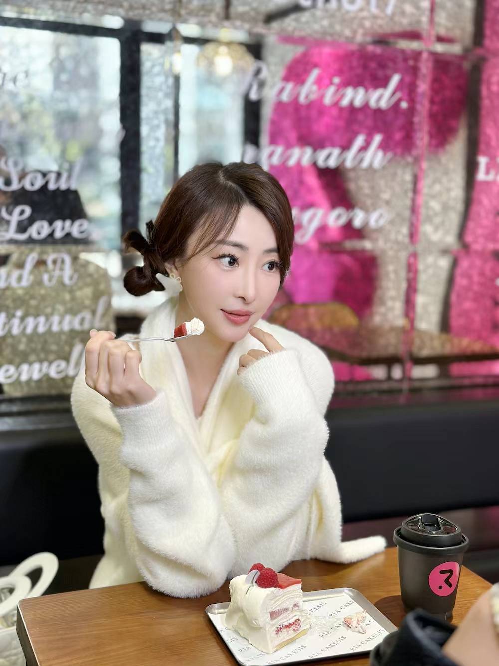 Actor Lin Jing's outfits are full of girly contrasts in "Ink Rain and Cloud" - iMedia