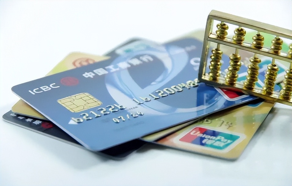 The difference between the first class card and the second class card ...