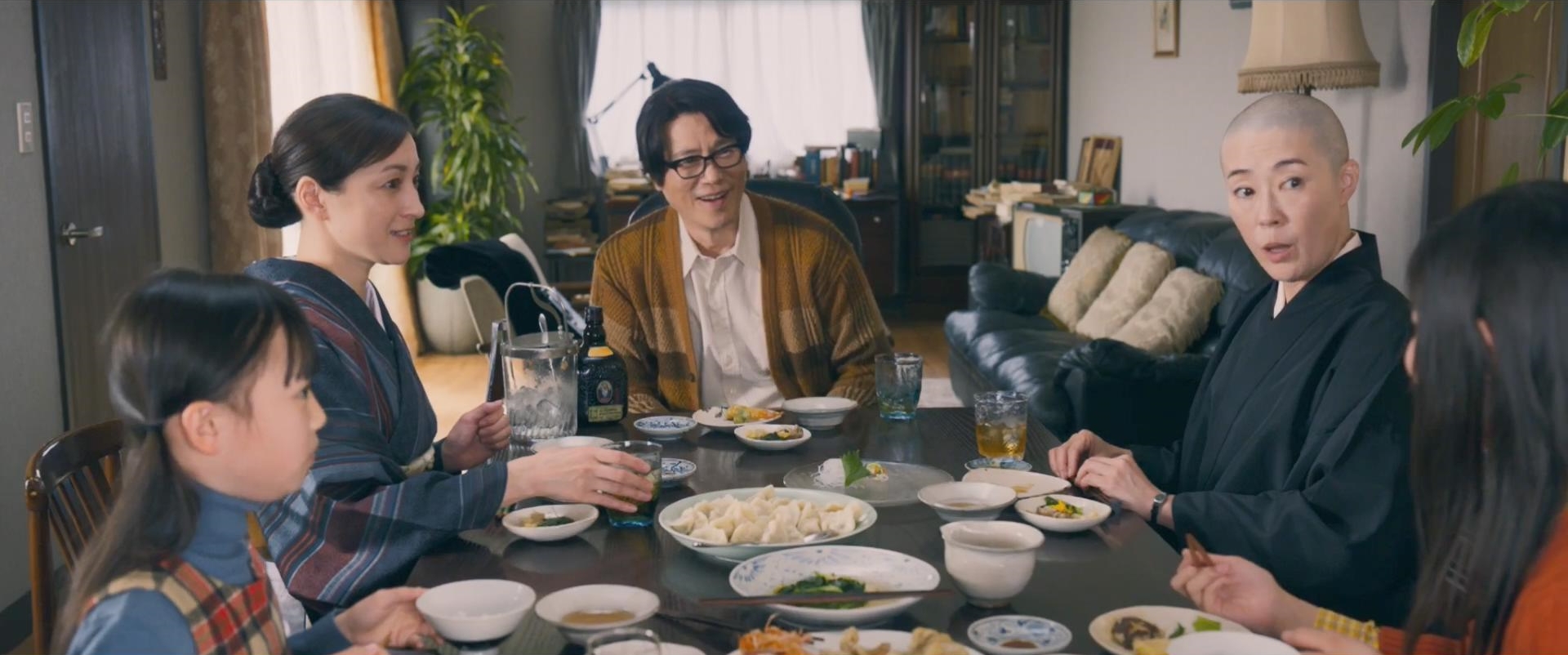 Starring Ryoko Hirosue, boldly reflecting the entangled desire and love ...