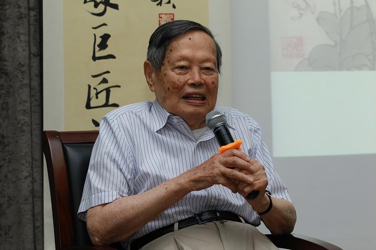 The 101-year-old Yang Zhenning is in a worrying state? The beautiful ...